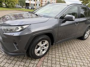 Pelēks Toyota RAV4 2021 Aizkraukle, ar dzinēja tilpumu 2.00 L un nobraukumu 100 tūkst. km par 21700 €, foto 7 vietnē AUTOMOTO.COM.LV