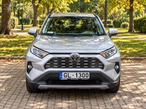 Pelēks Toyota RAV4 2021 Rīga, ar dzinēja tilpumu 2.00 L un nobraukumu 43 tūkst. km par 22500 €, foto 6 vietnē AUTOMOTO.COM.LV