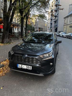 Pelēks Toyota RAV4 2021 Rīga, ar dzinēja tilpumu 2.50 L un nobraukumu 97 tūkst. km par 28900 €, foto 1 vietnē AUTOMOTO.COM.LV