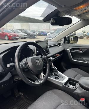 Pelēks Toyota RAV4 2021 Rīga, ar dzinēja tilpumu 2.50 L un nobraukumu 97 tūkst. km par 28900 €, foto 4 vietnē AUTOMOTO.COM.LV
