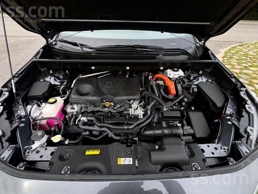 Grey Toyota RAV4 2021 in Riga, with an engine capacity of 2.50 L and mileage of 110 thousand km for 34770 €, photo 3 on AUTOMOTO.COM.LV