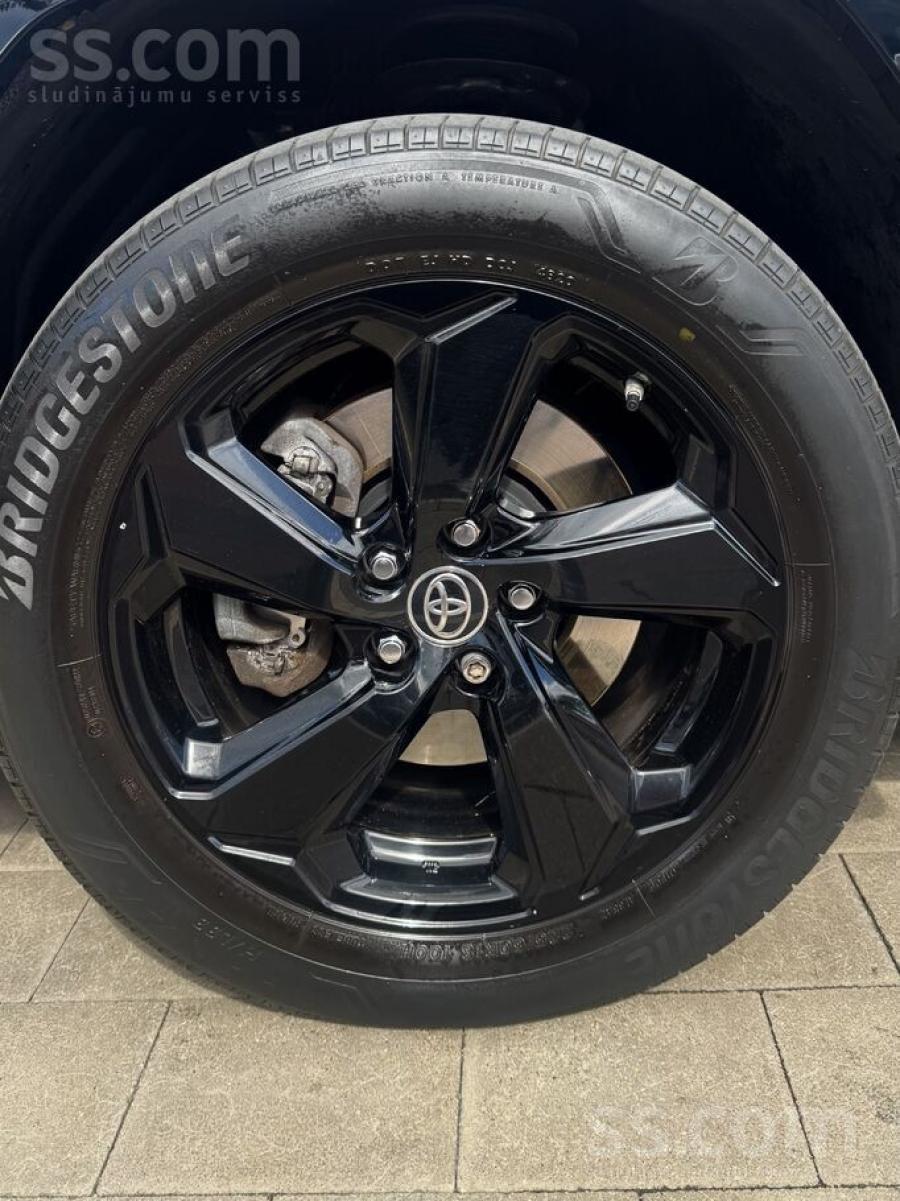 Grey Toyota RAV4 2021 in Riga, with an engine capacity of 2.50 L and mileage of 110 thousand km for 34770 €, photo 6 on AUTOMOTO.COM.LV