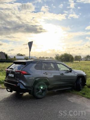 Grey Toyota RAV4 2021 in Riga, with an engine capacity of 2.50 L and mileage of 110 thousand km for 34770 €, photo 12 on AUTOMOTO.COM.LV