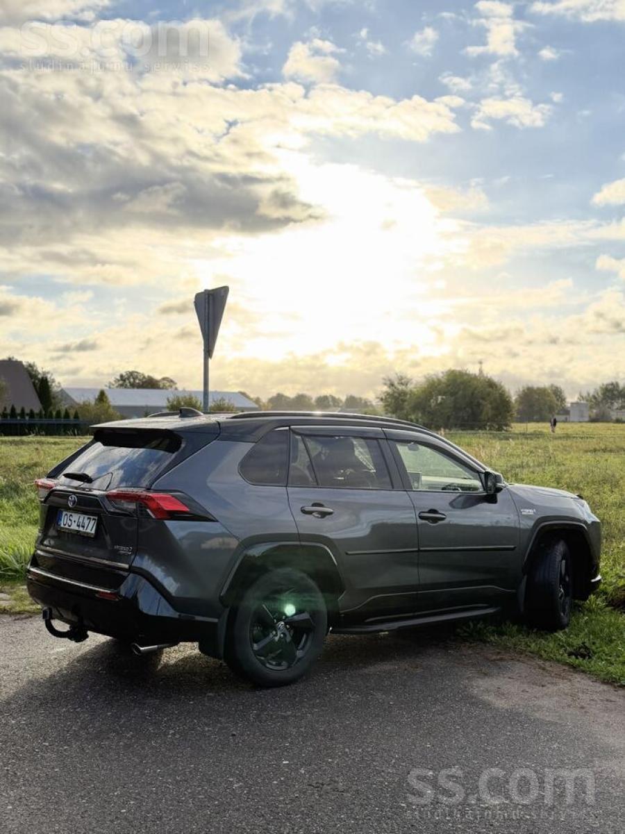 Grey Toyota RAV4 2021 in Riga, with an engine capacity of 2.50 L and mileage of 110 thousand km for 34770 €, photo 12 on AUTOMOTO.COM.LV