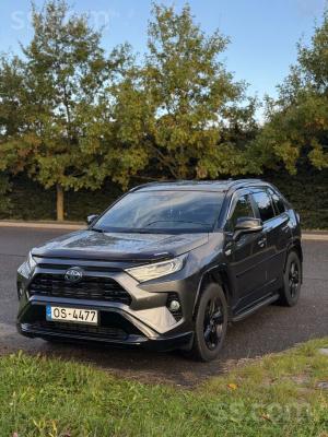 Grey Toyota RAV4 2021 in Riga, with an engine capacity of 2.50 L and mileage of 110 thousand km for 34770 €, photo 13 on AUTOMOTO.COM.LV