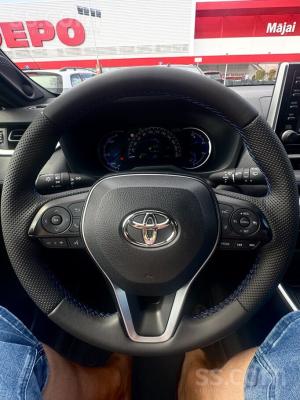 Grey Toyota RAV4 2021 in Riga, with an engine capacity of 2.50 L and mileage of 110 thousand km for 34770 €, photo 19 on AUTOMOTO.COM.LV