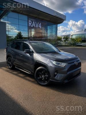 Grey Toyota RAV4 2021 in Riga, with an engine capacity of 2.50 L and mileage of 110 thousand km for 34770 €, photo 1 on AUTOMOTO.COM.LV