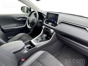 Pelēks Toyota RAV4 2022 Rīga, ar dzinēja tilpumu 2.00 L un nobraukumu 44 tūkst. km par 32590 €, foto 6 vietnē AUTOMOTO.COM.LV