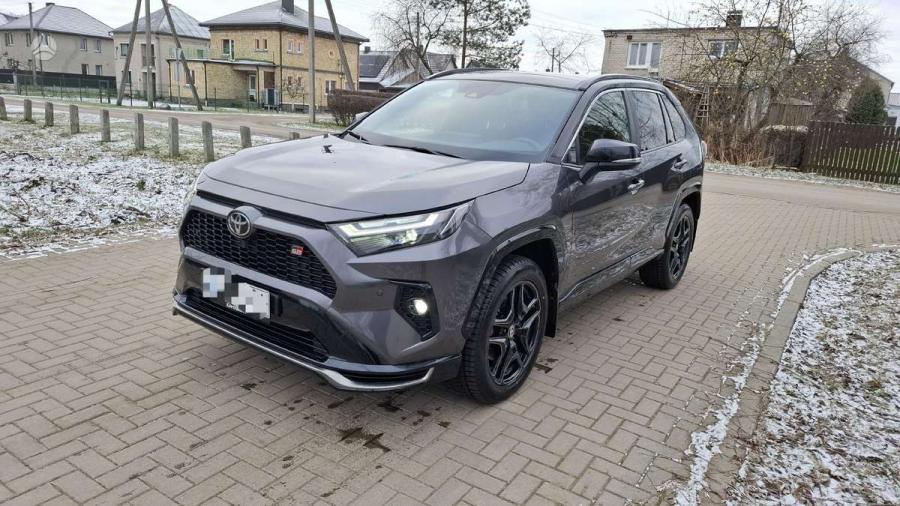 Grey Toyota RAV4 2022 in Panevezys, with an engine capacity of 2.49 L and mileage of 50 thousand km for 35555 €, photo 1 on AUTOMOTO.COM.LV
