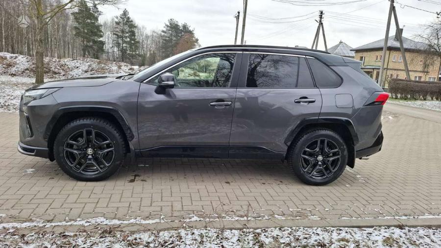 Grey Toyota RAV4 2022 in Panevezys, with an engine capacity of 2.49 L and mileage of 50 thousand km for 35555 €, photo 10 on AUTOMOTO.COM.LV