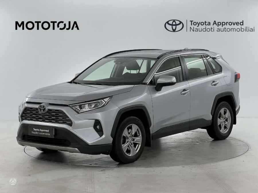 Grey Toyota RAV4 2022 in Vilnius, with an engine capacity of 1.99 L and mileage of 84 thousand km for 23900 €, photo 1 on AUTOMOTO.COM.LV