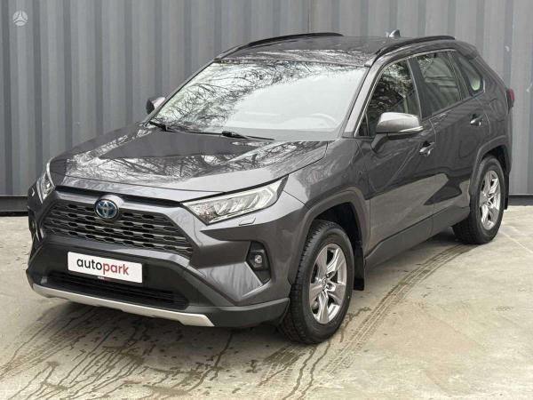 Grey Toyota RAV4 2022 in Vilnius, with an engine capacity of 2.49 L and mileage of 149 thousand km for 23900 €, photo 1 on AUTOMOTO.COM.LV