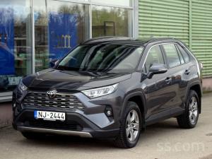 Pelēks Toyota RAV4 2022 Rīga, ar dzinēja tilpumu 2.00 L un nobraukumu 60 tūkst. km par 24300 €, foto  vietnē AUTOMOTO.COM.LV
