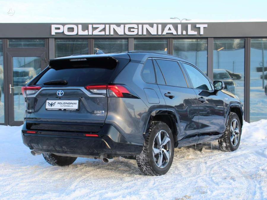 Pelēks Toyota RAV4 2022 Viļņa, ar dzinēja tilpumu 2.49 L un nobraukumu 132 tūkst. km par 31250 €, foto 3 vietnē AUTOMOTO.COM.LV