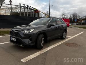 Pelēks Toyota RAV4 2022 Rīga, ar dzinēja tilpumu 2.00 L un nobraukumu 94 tūkst. km par 23990 €, foto 3 vietnē AUTOMOTO.COM.LV