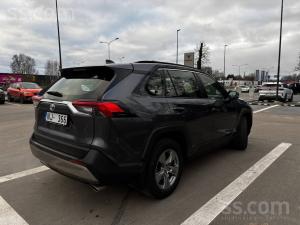 Pelēks Toyota RAV4 2022 Rīga, ar dzinēja tilpumu 2.00 L un nobraukumu 94 tūkst. km par 23990 €, foto 5 vietnē AUTOMOTO.COM.LV