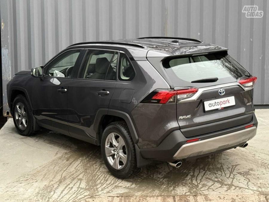 Pelēks Toyota RAV4 2022 Viļņa, ar dzinēja tilpumu 2.50 L un nobraukumu 149 tūkst. km par 23900 €, foto 4 vietnē AUTOMOTO.COM.LV