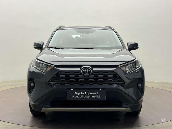 Pelēks Toyota RAV4 2022 Panevēža, ar dzinēja tilpumu 1.99 L un nobraukumu 111 tūkst. km par 23990 €, foto 2 vietnē AUTOMOTO.COM.LV