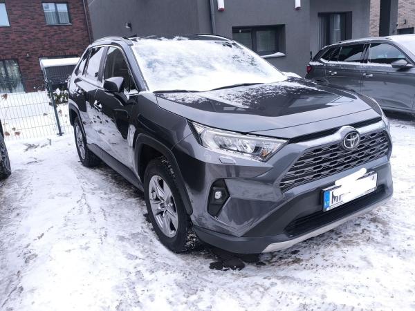 Grey Toyota RAV4 2022 in Kaunas, with an engine capacity of 2.00 L and mileage of 52 thousand km for 24900 €, photo 2 on AUTOMOTO.COM.LV