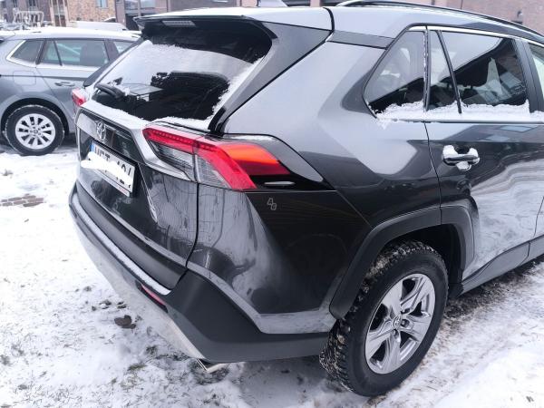Grey Toyota RAV4 2022 in Kaunas, with an engine capacity of 2.00 L and mileage of 52 thousand km for 24900 €, photo 5 on AUTOMOTO.COM.LV