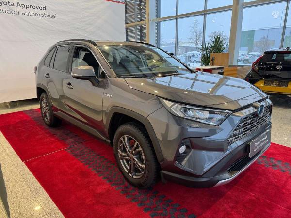 Pelēks Toyota RAV4 2022 Šauļi, ar dzinēja tilpumu 2.49 L un nobraukumu 32 tūkst. km par 29900 €, foto 2 vietnē AUTOMOTO.COM.LV