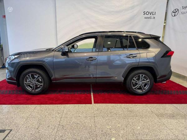 Pelēks Toyota RAV4 2022 Šauļi, ar dzinēja tilpumu 2.49 L un nobraukumu 32 tūkst. km par 29900 €, foto 5 vietnē AUTOMOTO.COM.LV