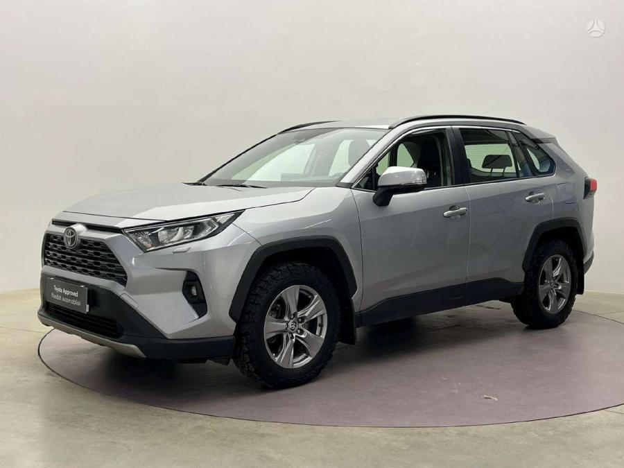 Grey Toyota RAV4 2022 in Panevezys, with an engine capacity of 1.99 L and mileage of 56 thousand km for 24990 €, photo 1 on AUTOMOTO.COM.LV