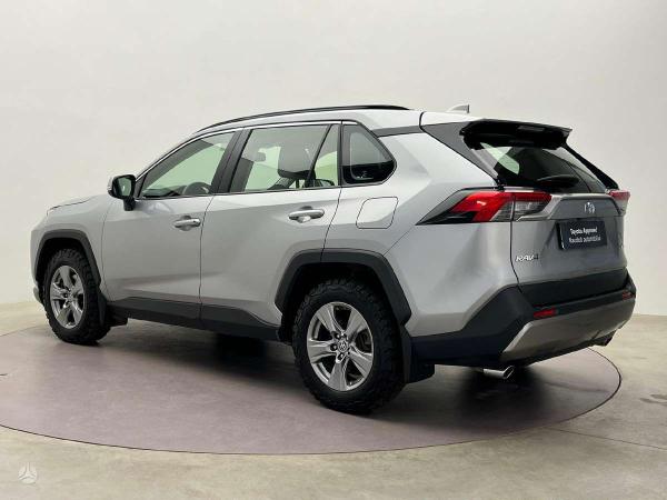 Pelēks Toyota RAV4 2022 Panevēža, ar dzinēja tilpumu 1.99 L un nobraukumu 56 tūkst. km par 24990 €, foto 6 vietnē AUTOMOTO.COM.LV
