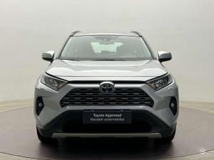 Pelēks Toyota RAV4 2022 Panevēža, ar dzinēja tilpumu 1.99 L un nobraukumu 92 tūkst. km par 23990 €, foto 2 vietnē AUTOMOTO.COM.LV