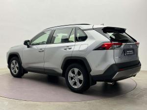 Pelēks Toyota RAV4 2022 Panevēža, ar dzinēja tilpumu 1.99 L un nobraukumu 92 tūkst. km par 23990 €, foto 6 vietnē AUTOMOTO.COM.LV