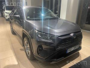Pelēks Toyota RAV4 2022 Rīga, ar dzinēja tilpumu 2.50 L un nobraukumu 115 tūkst. km par 29000 €, foto  vietnē AUTOMOTO.COM.LV