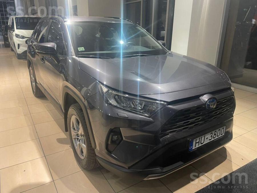 Pelēks Toyota RAV4 2022 Rīga, ar dzinēja tilpumu 2.50 L un nobraukumu 115 tūkst. km par 29000 €, foto 1 vietnē AUTOMOTO.COM.LV