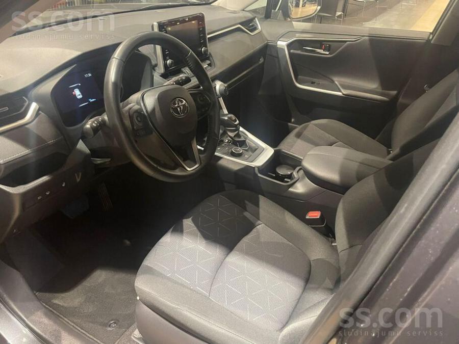 Pelēks Toyota RAV4 2022 Rīga, ar dzinēja tilpumu 2.50 L un nobraukumu 115 tūkst. km par 29000 €, foto 6 vietnē AUTOMOTO.COM.LV