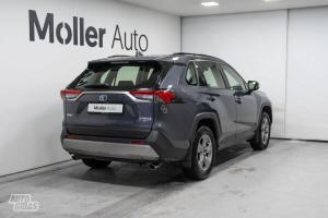Grey Toyota RAV4 2022 in Vilnius, with an engine capacity of 2.50 L and mileage of 102 thousand km for 26900 €, photo 3 on AUTOMOTO.COM.LV