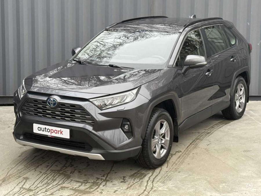 Pelēks Toyota RAV4 2022 Viļņa, ar dzinēja tilpumu 2.49 L un nobraukumu 149 tūkst. km par 23900 €, foto 1 vietnē AUTOMOTO.COM.LV