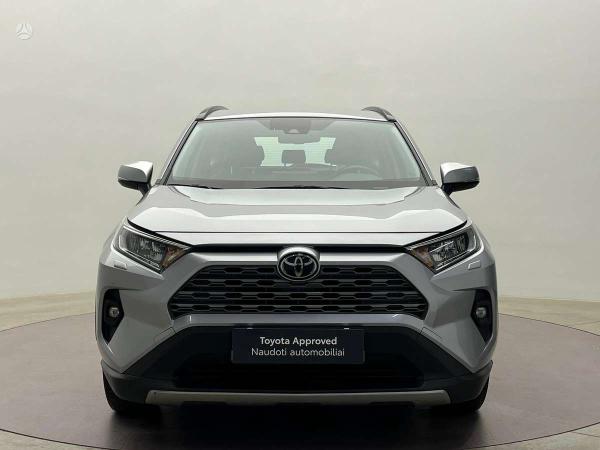 Grey Toyota RAV4 2022 in Panevezys, with an engine capacity of 1.99 L and mileage of 106 thousand km for 23990 €, photo 2 on AUTOMOTO.COM.LV