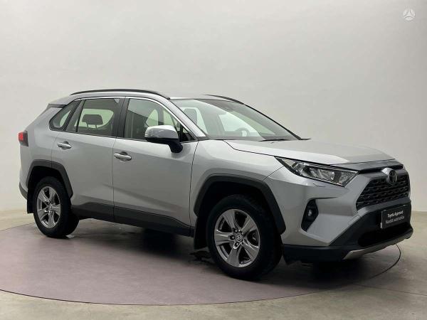 Grey Toyota RAV4 2022 in Panevezys, with an engine capacity of 1.99 L and mileage of 106 thousand km for 23990 €, photo 3 on AUTOMOTO.COM.LV