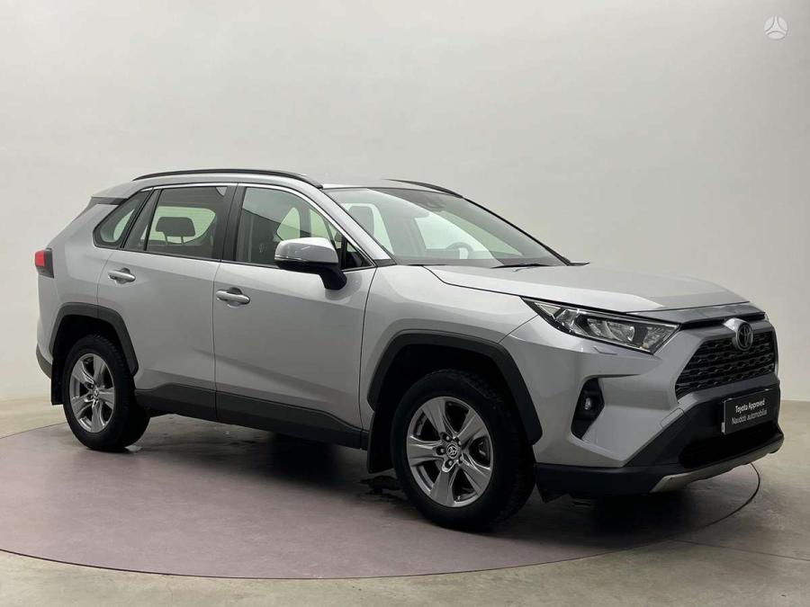 Pelēks Toyota RAV4 2022 Panevēža, ar dzinēja tilpumu 1.99 L un nobraukumu 106 tūkst. km par 23990 €, foto 3 vietnē AUTOMOTO.COM.LV