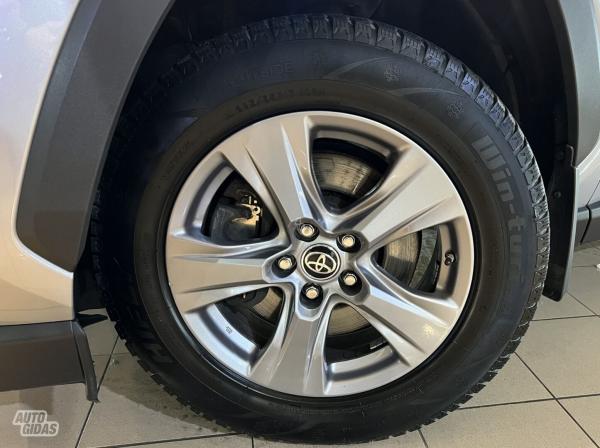 Pelēks Toyota RAV4 2022 Avižieniai, ar dzinēja tilpumu 2.00 L un nobraukumu 133 tūkst. km par 23500 €, foto 3 vietnē AUTOMOTO.COM.LV