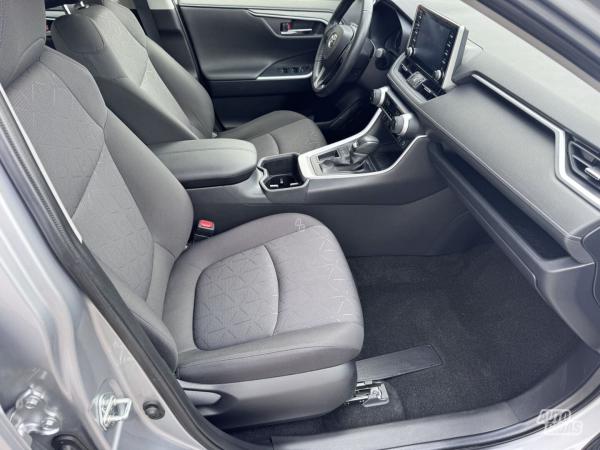 Pelēks Toyota RAV4 2022 Avižieniai, ar dzinēja tilpumu 2.00 L un nobraukumu 133 tūkst. km par 23500 €, foto 5 vietnē AUTOMOTO.COM.LV