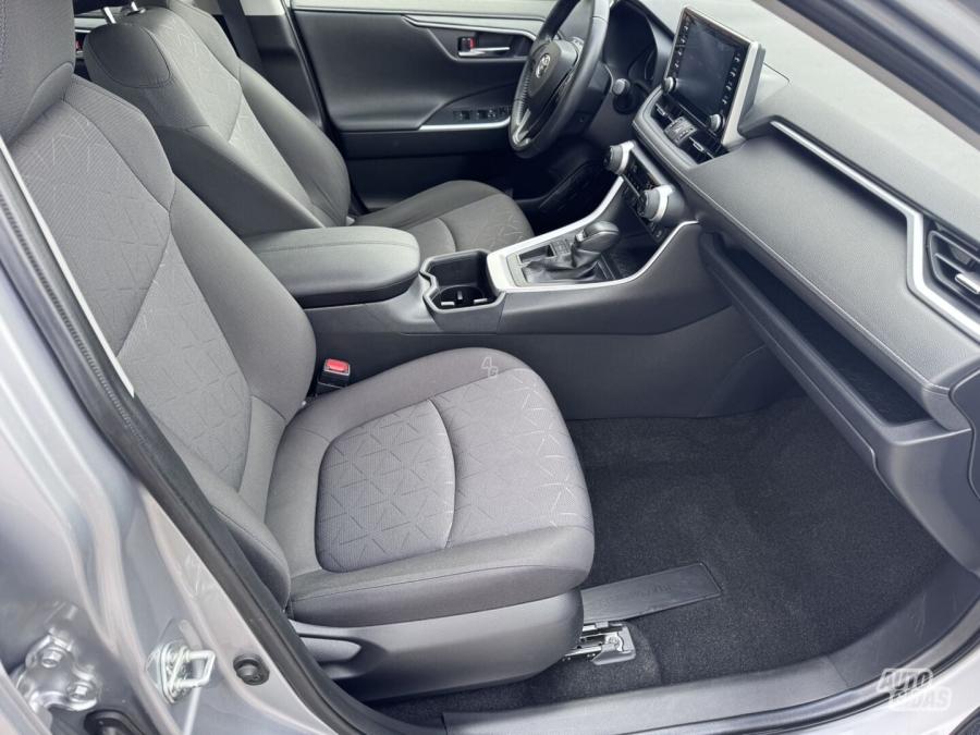 Grey Toyota RAV4 2022 in Avizieniai, with an engine capacity of 2.00 L and mileage of 133 thousand km for 23500 €, photo 6 on AUTOMOTO.COM.LV