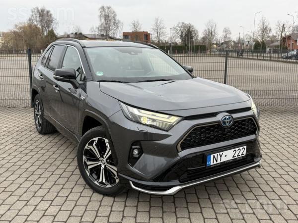 Grey Toyota RAV4 2022 in Jelgava, with an engine capacity of 2.50 L and mileage of 85 thousand km for 37900 €, photo 1 on AUTOMOTO.COM.LV