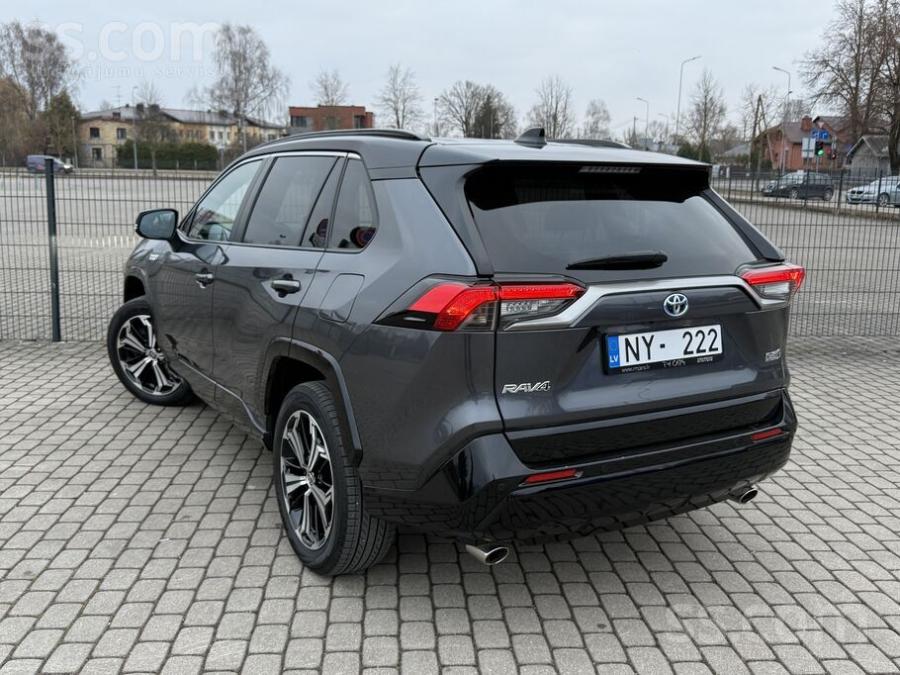 Pelēks Toyota RAV4 2022 Jelgava, ar dzinēja tilpumu 2.50 L un nobraukumu 85 tūkst. km par 37900 €, foto 4 vietnē AUTOMOTO.COM.LV