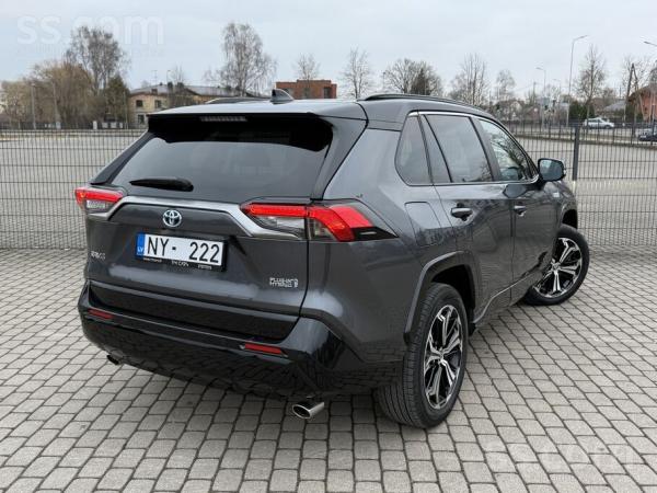 Grey Toyota RAV4 2022 in Jelgava, with an engine capacity of 2.50 L and mileage of 85 thousand km for 37900 €, photo 4 on AUTOMOTO.COM.LV