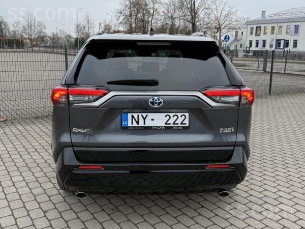 Grey Toyota RAV4 2022 in Jelgava, with an engine capacity of 2.50 L and mileage of 85 thousand km for 37900 €, photo 6 on AUTOMOTO.COM.LV