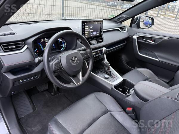Grey Toyota RAV4 2022 in Jelgava, with an engine capacity of 2.50 L and mileage of 85 thousand km for 37900 €, photo 8 on AUTOMOTO.COM.LV