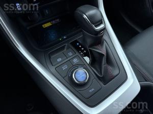 Pelēks Toyota RAV4 2022 Jelgava, ar dzinēja tilpumu 2.50 L un nobraukumu 85 tūkst. km par 37900 €, foto 21 vietnē AUTOMOTO.COM.LV