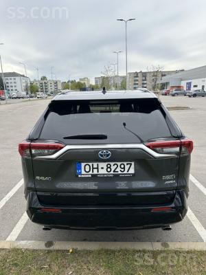 Pelēks Toyota RAV4 2022 Rīga, ar dzinēja tilpumu 2.50 L un nobraukumu 55 tūkst. km par 36500 €, foto 3 vietnē AUTOMOTO.COM.LV