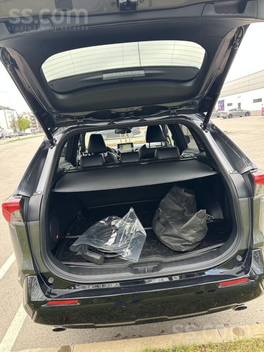 Pelēks Toyota RAV4 2022 Rīga, ar dzinēja tilpumu 2.50 L un nobraukumu 55 tūkst. km par 36500 €, foto 4 vietnē AUTOMOTO.COM.LV