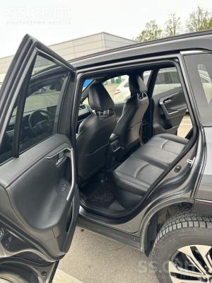 Pelēks Toyota RAV4 2022 Rīga, ar dzinēja tilpumu 2.50 L un nobraukumu 55 tūkst. km par 36500 €, foto 12 vietnē AUTOMOTO.COM.LV
